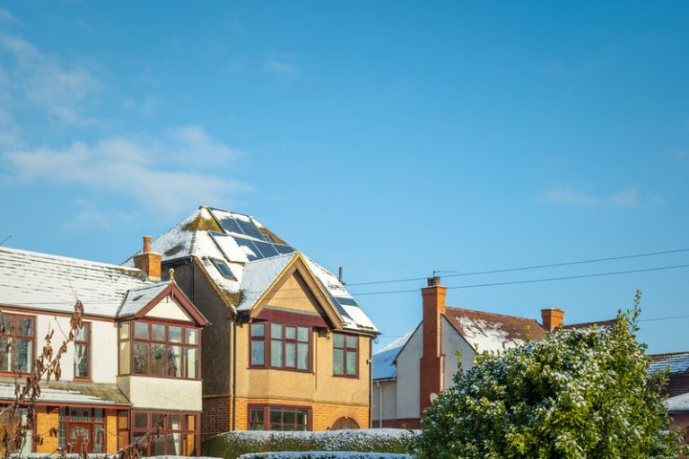 How to Maintain Solar Panel Efficiency in Winter | Green Revolution